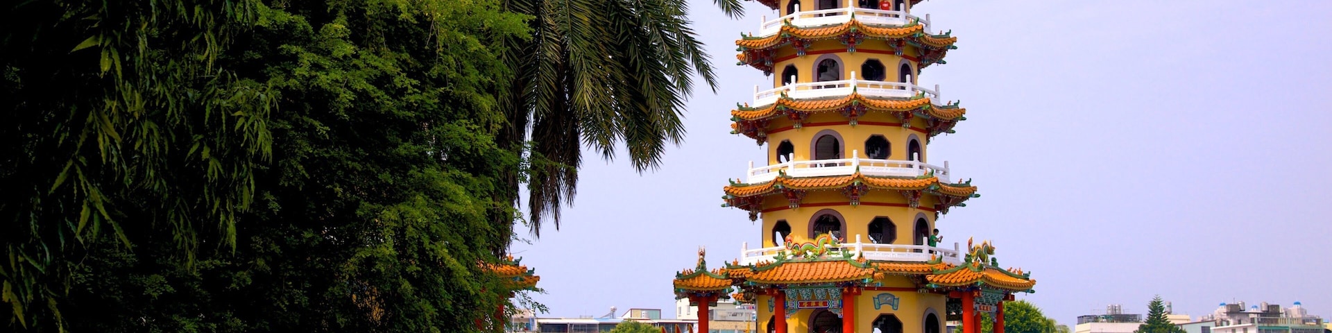 Dragon Tiger Tower showing a temple or place of worship