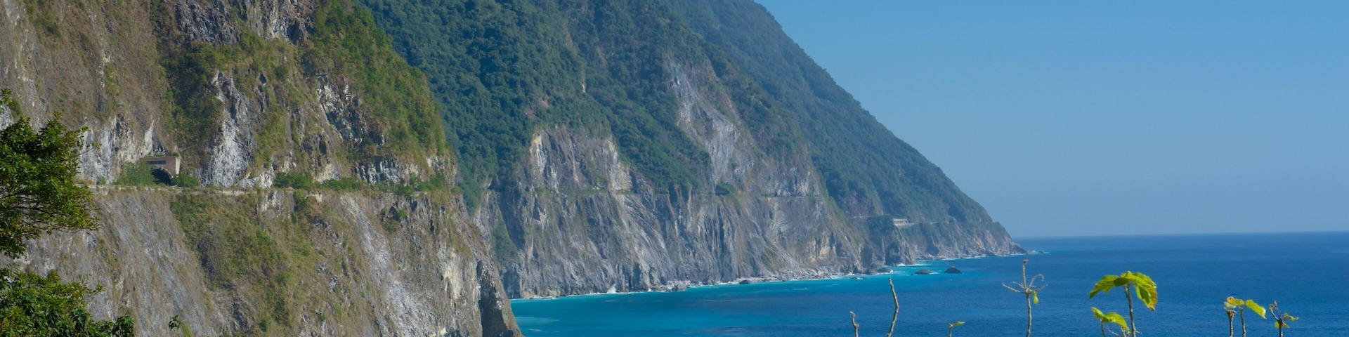 Ching-Shui Cliff showing general coastal views and rocky coastline