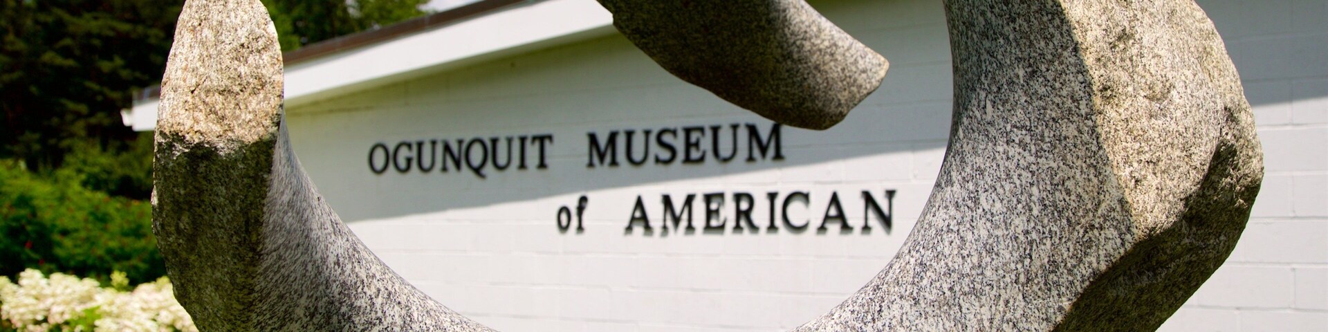 Ogunquit Museum of American Art which includes signage and outdoor art