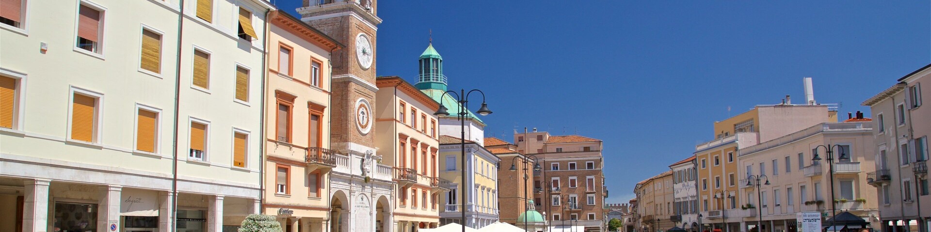Piazza Tre Martiri caracterizando uma praça ou plaza