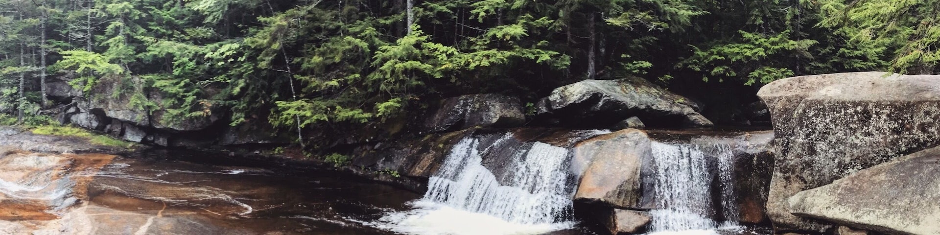 Little spot to picnic + enjoy the Falls. Tempted for a swim!