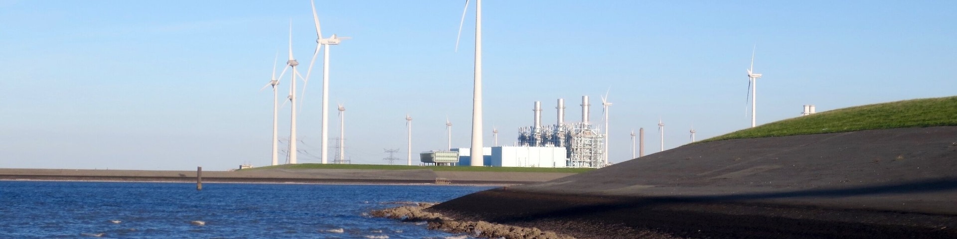 Windmolens en Energiecentrale in de Eemshaven
#architecture