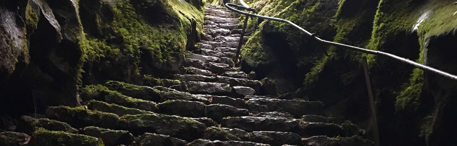 An interesting cave to explore off the pigeon loop path.