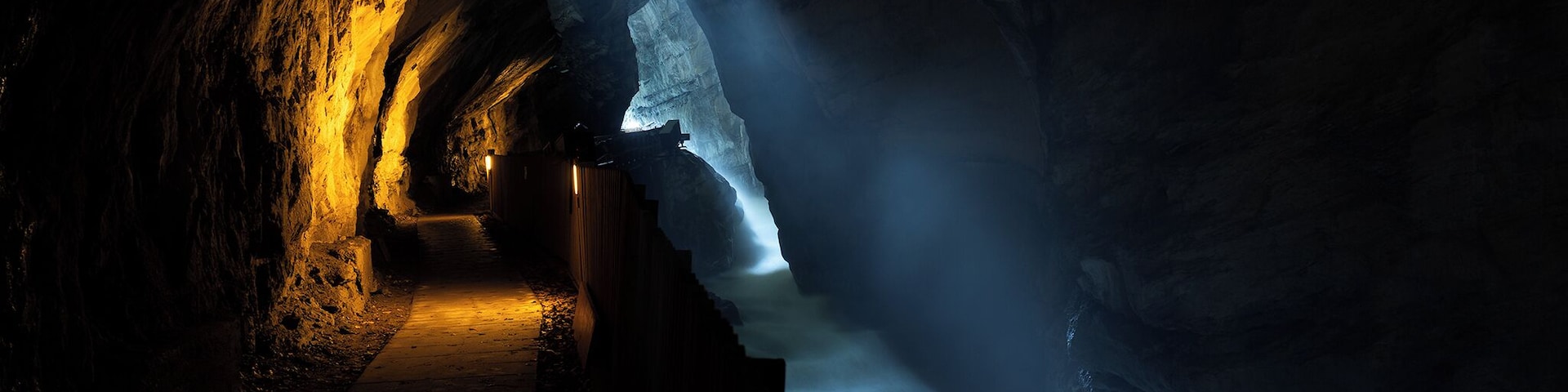 Beautiful gorge for photo and leisure walk, don't forget to bring along with you a jacket as it's damp and very chilly inside!