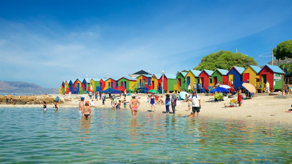 St. James que inclui natação, paisagens litorâneas e uma praia de areia