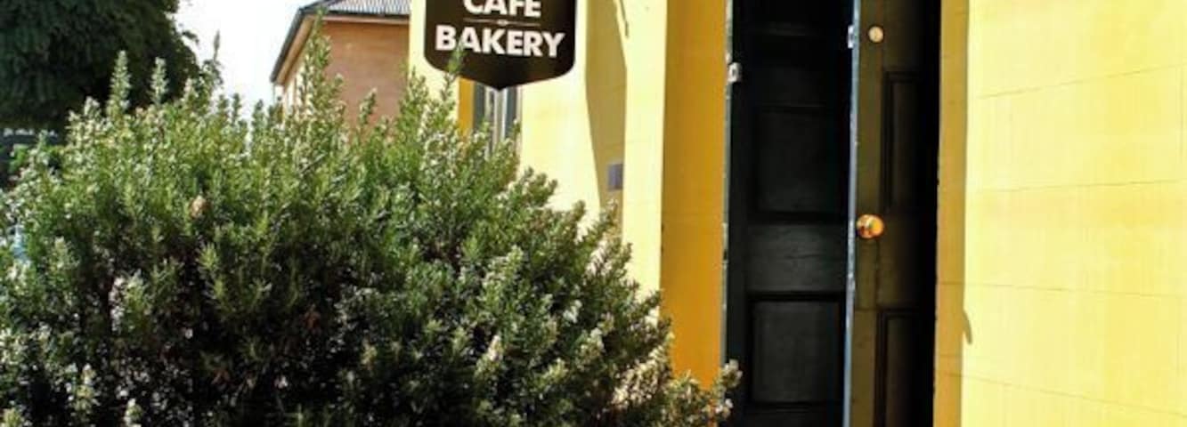 When you arrive in Evandale you feel as if the clock has been wound back 100 years. It’s a National Trust classified Georgian village with unspoiled heritage buildings making it a popular place for tourists and easily accessible from Launceston. Clarendon House, just outside of the village, is said to be one of Australia’s greatest Georgian houses.