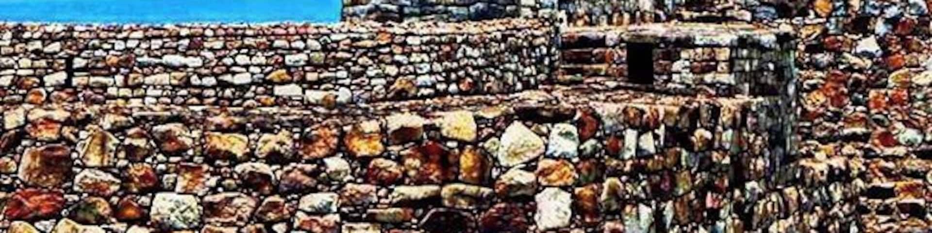 Situated in the Arabian Sea, most of what's left of Sindhudurg fort is ruins. It can only be reached by a boat and is a decent place to chill out, if the sun permits. I got to know about it when I visited Malvan this monsoon. Have you been?
#incredibleindia #indiapictures #indiaclicks #indiatravel #travelpics #travelgram #picoftheday #instagood #instadaily #forts #architecture #heritage #latergram #monuments #ruins #maharashtra #konkan #solotravel #coastal #maharashtra_ig #malvan #nikoncoolpix #arabiansea #sindhudurg #india #seashore #fort #exploremore #wanderlust #traveling