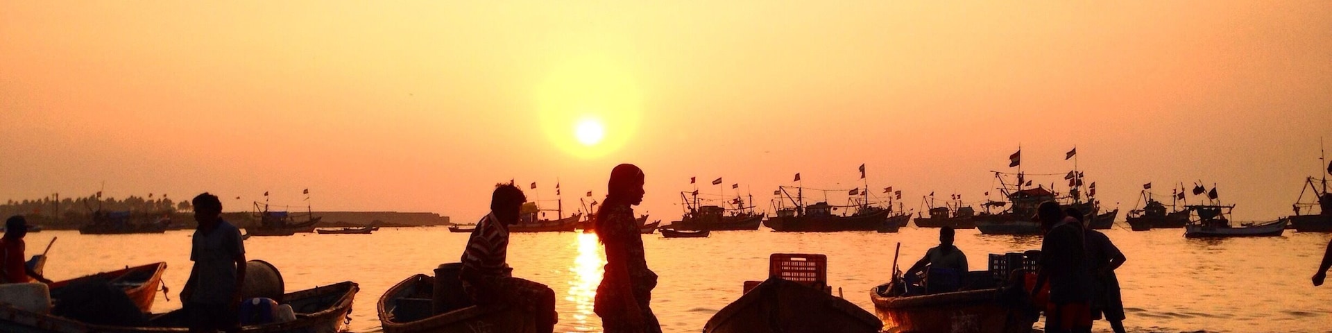 Malvan is a small town not far from the commercialised Goa and has a certain charm including quality fresh fish which one can pick at jaw dropping price. Calamari, lobsters, prawns, kingfish, mackerel, octopus. This beach offers a unique feature which is that one can drive for 8 kilometres across 3 beaches and visit the evening fish market and bid for your choice of fish.