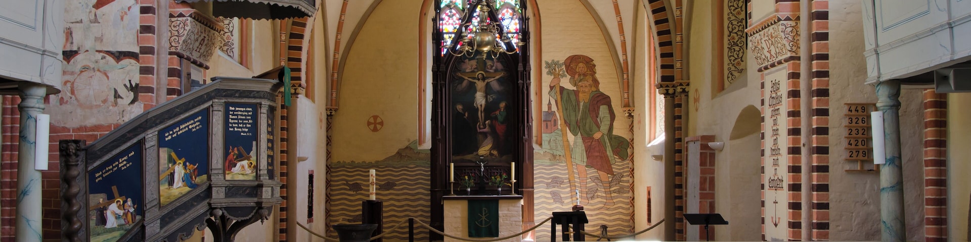 Kröpeliin Stadtkirche Blick zum Altar