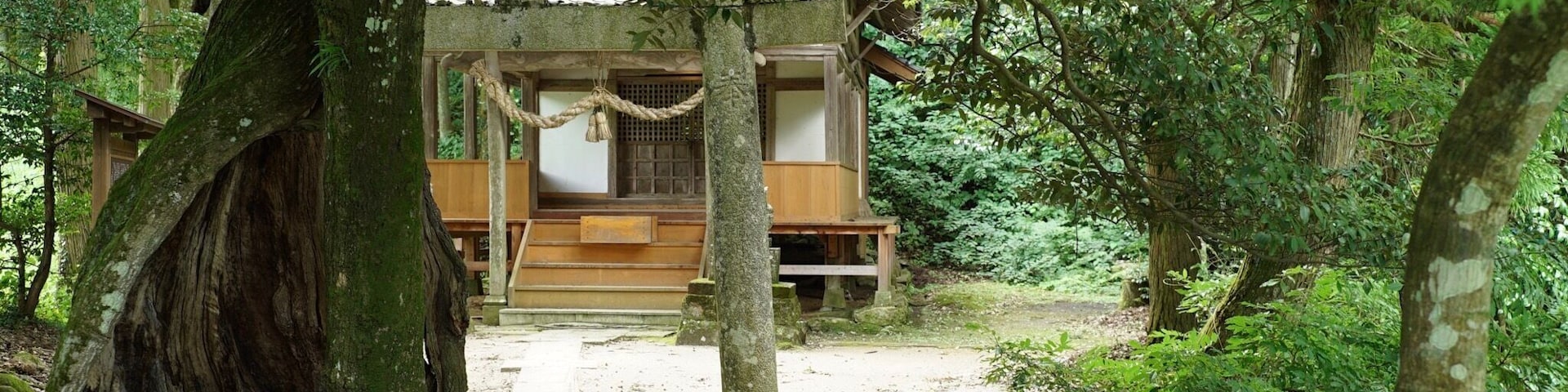 Yuge Shrine, Uchiko, Ehime
Original shrine dates back to end of the 14th century, by a powerful local clan Kono family
