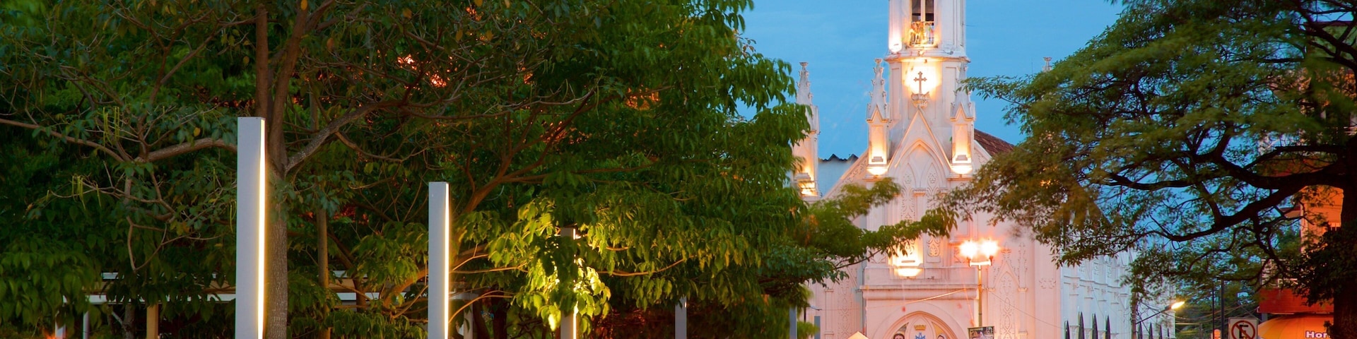 Villahermosa showing night scenes, heritage architecture and a church or cathedral