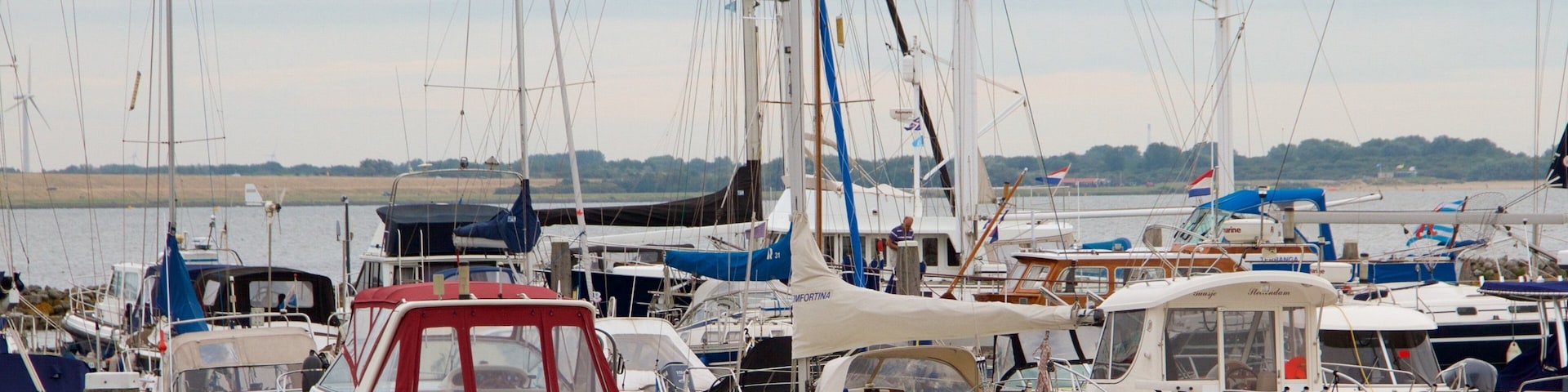 South Holland which includes boating and a bay or harbor