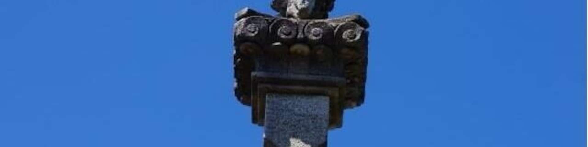 Cruceiros are everywhere in Galicia, stone crosses on a high stone pole having various significations. Typically with Jesus on one side and Mary on the other but this varies. Some will date back to the 14th century, some are as recent as from the late 19th or early 20th. Typically posted at intersections locals will tell you they keep away bad spirits and help you make the right choices in life. But you will also find them on many squares and there are probably many other social, religious dimensions to them. With the frequent rains in the region most of them look older than they probably are as the stobe has withered away but they still are remarkable little things.