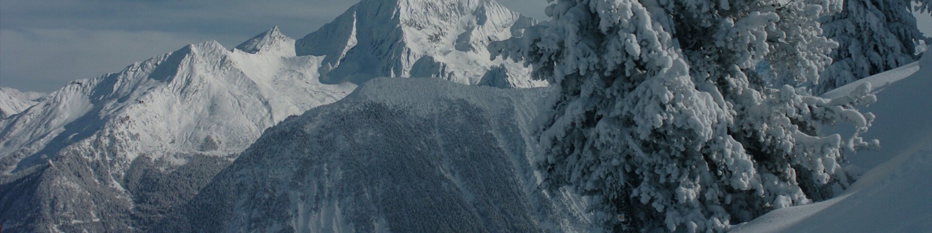 Alpes du Nord which includes mountains, landscape views and snow skiing