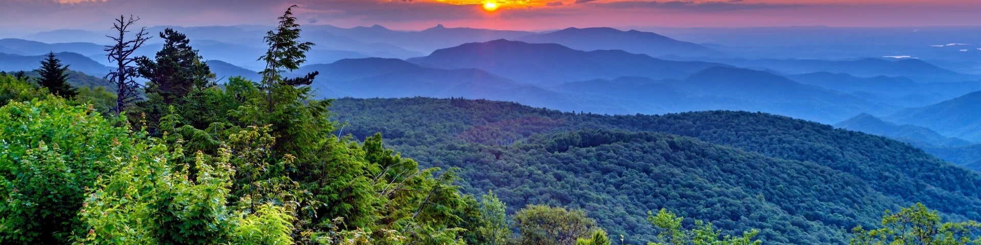 Awesome morning views. Enjoy the
Peaceful and relaxing beauty of the Blue Ridge Mountains. #mountains #wanderlust #outdoors #blueridgeparkway #hiking #outdoors #BVSBlue