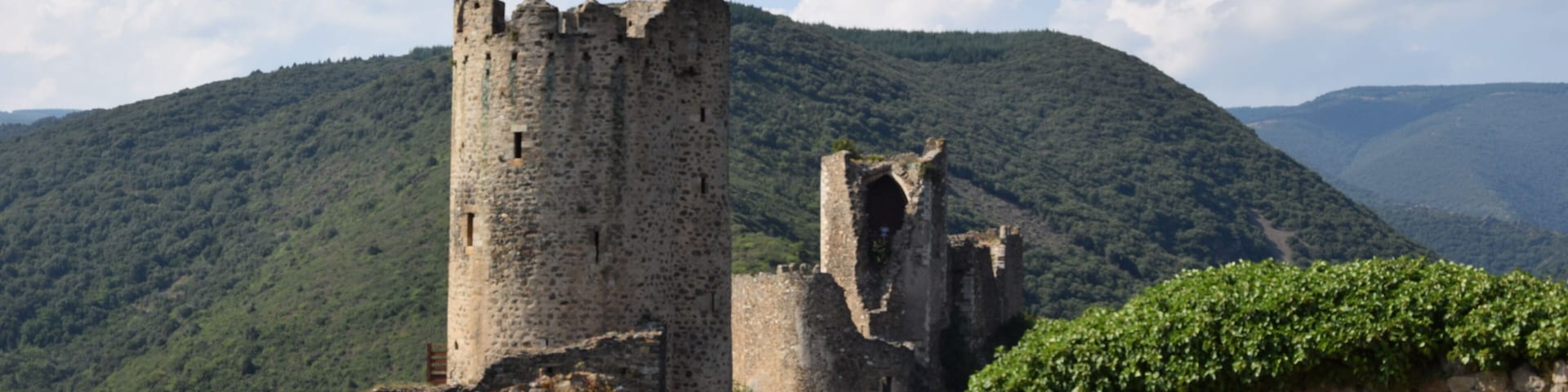 This building is indexed in the Base Mérimée, a database of architectural heritage maintained by the French Ministry of Culture, under the reference PA00102727 .