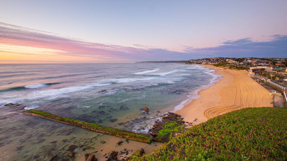 Bar Beach showing general coastal views, a coastal town and a sunset