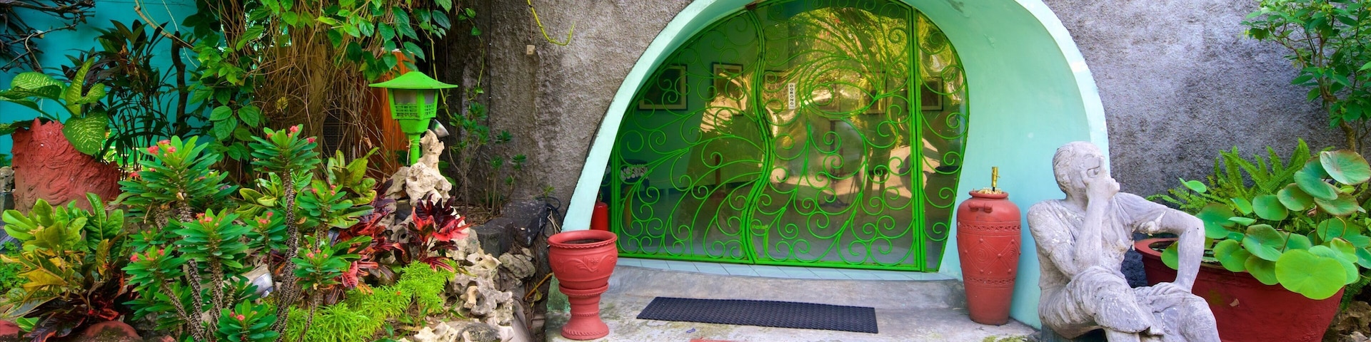 Catur Tunggal which includes a park