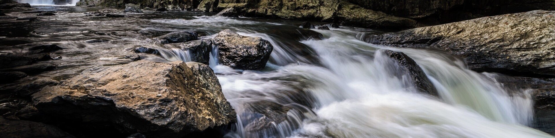 Crystal Cascades is one of the hidden gems in Cairns, a 1.5km long stretch of small waterfalls and swimming holes about 1/2 drive from the centre of town.
There is a walkway along the length of the cascades and steps down to the most popular swimming spots, as well as picnic tables and seating areas, all surrounded by lush bush.