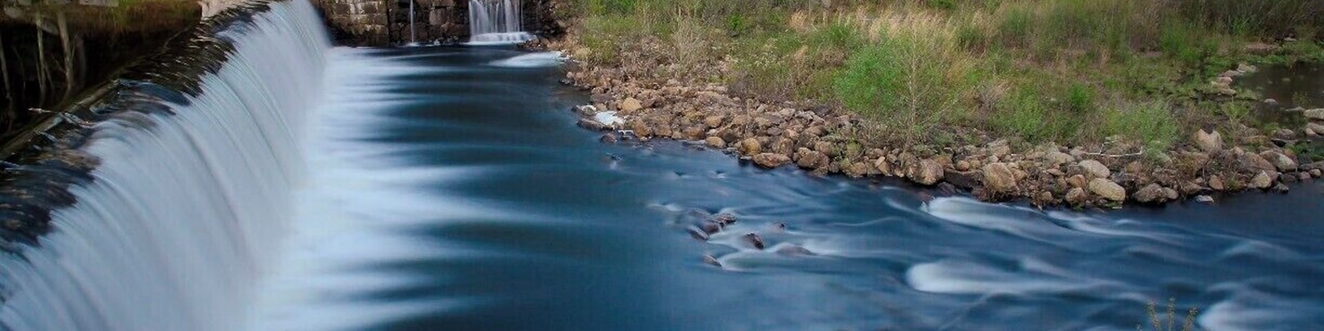 This is the first damn on the Pawtuxet River. This dam used to provide power to the mills seen in the far distance.
The factory is sadly not in use and falling apart. There are plans to turn the buildings into apartments.