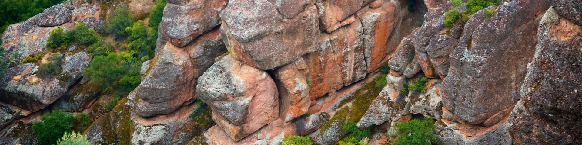 Pinnacles National Park showing mountains and tranquil scenes