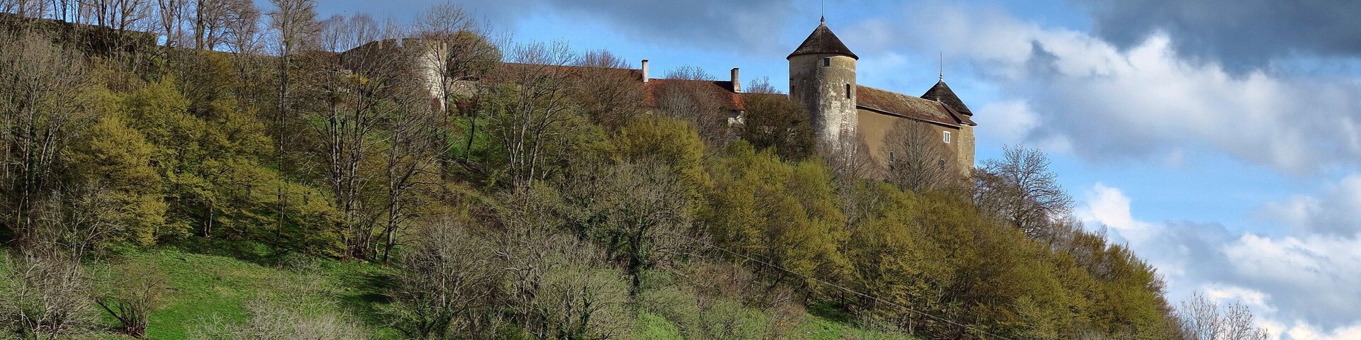 This building is indexed in the Base Mérimée, a database of architectural heritage maintained by the French Ministry of Culture, under the reference PA00101450 .