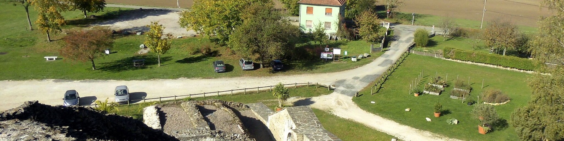 Les vestiges de l'ancien théâtre romain à Mandeure, soutien du nord