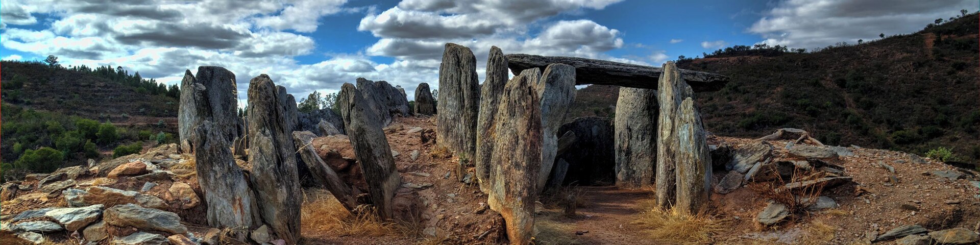 El conjunto dolménico El Pozuelo está en el municipio de Zalamea la Real, provincia de Huelva.