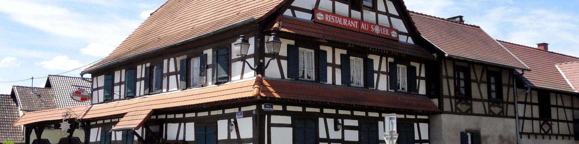 This building is indexed in the Base Mérimée, a database of architectural heritage maintained by the French Ministry of Culture, under the reference IA00123740 .