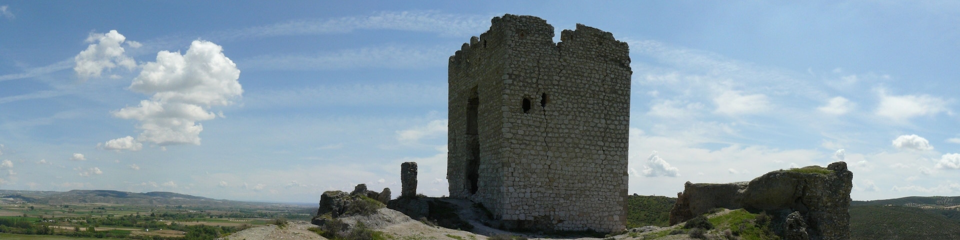 Castillo de Oreja, desde el oeste.