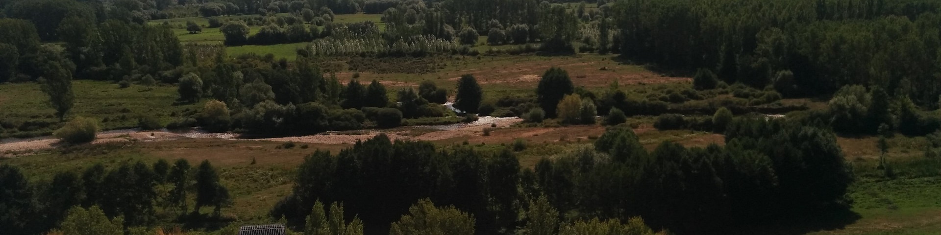 Ribera del río Luna a su paso por Santa María de Ordás, León, España.