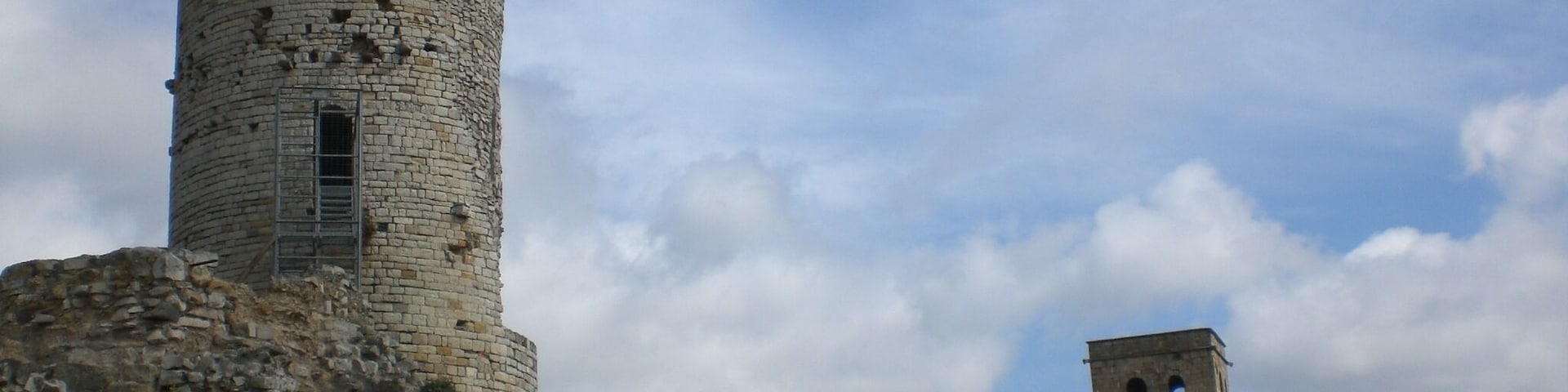 Torre del castell de Guimerà i Santa Maria de Guimerà (març 2011)