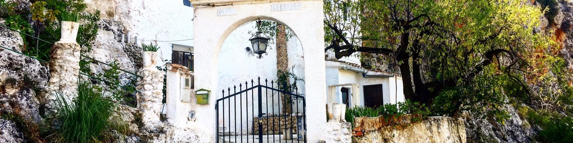 LETUR..... esta situado a unos 720 m. sobre el nivel del mar, con una superficie de 262,42 Km2
es un municipio español situado al sureste de la península ibérica, en la provincia de Albacete > Del 14 al 20 de agosto se celebran la Fiestas Patronales en honor a la Virgen de la Asunción
El agua siempre presente en Letur, para regar, beber, lavar y refrescarse.
#verano2018 #letur #albacete #cuevaguerrero