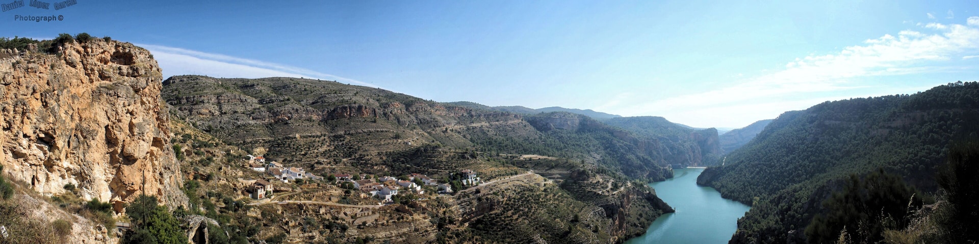 Vista panorámica del Embalse del Molinar desde la ermita