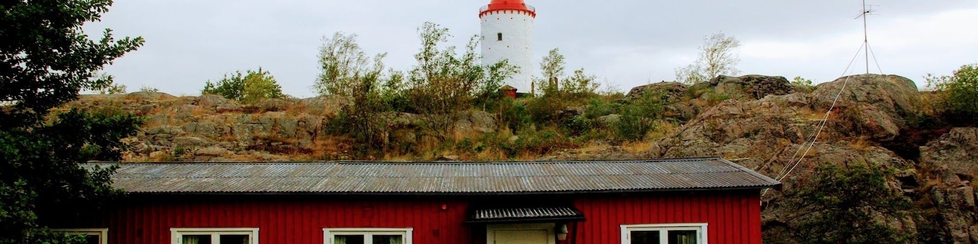 This #red cottage in Landsort, Sweden is actually a Youth Hostel.
My partner and I stayed here in Autumn and had the whole place to ourselves. Landsort is covered in very explorable old military barracks and small wild apple trees. If you ever want a getaway accessible by public transit from Stockholm, this lovely place will make you feel like you're living in a Swedish storybook.