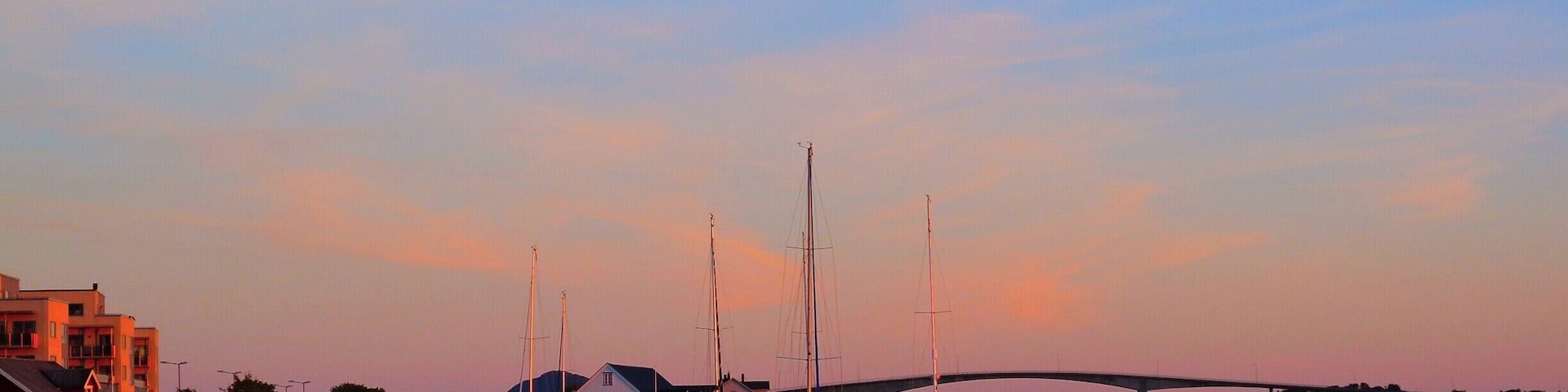 Bronnoysund, Norway, the land of midnight suns.
#goldenhour