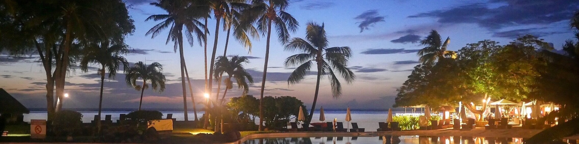 The pool at Le Meridien, looking towards the ocean. The building to the right is a bar/restaurant on the resort. Close to the airport, it was a nice location for a short three nights for the beginning of our honeymoon before we went to Bora Bora #tahiti