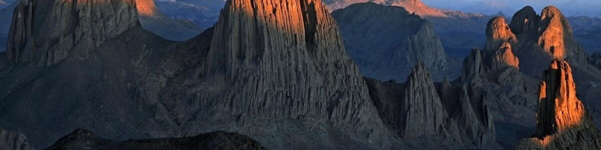 Sunset in Assekrem is so magic because the sun switches on rocks differently