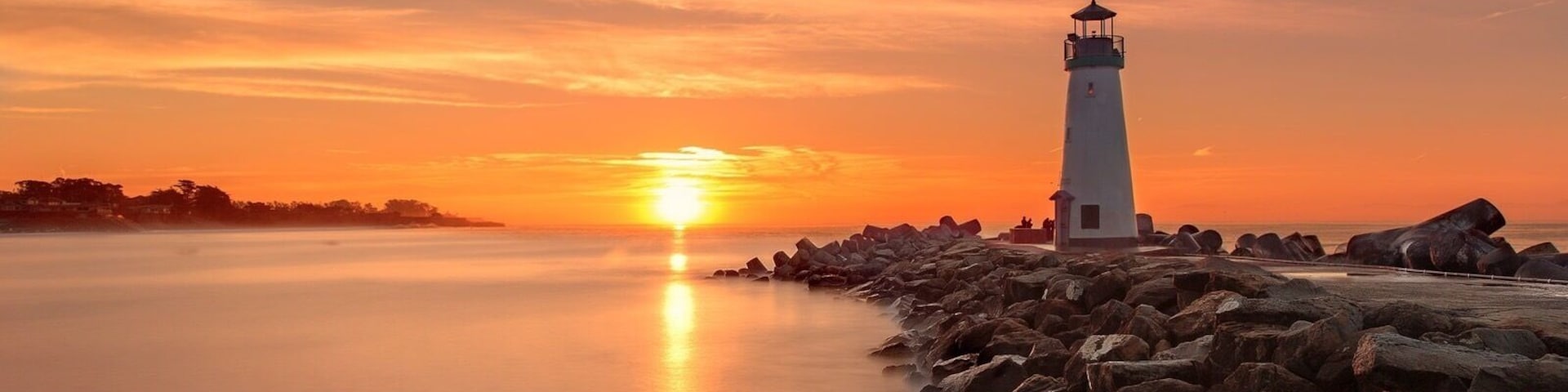 Sunrise at Walton Lighthouse
