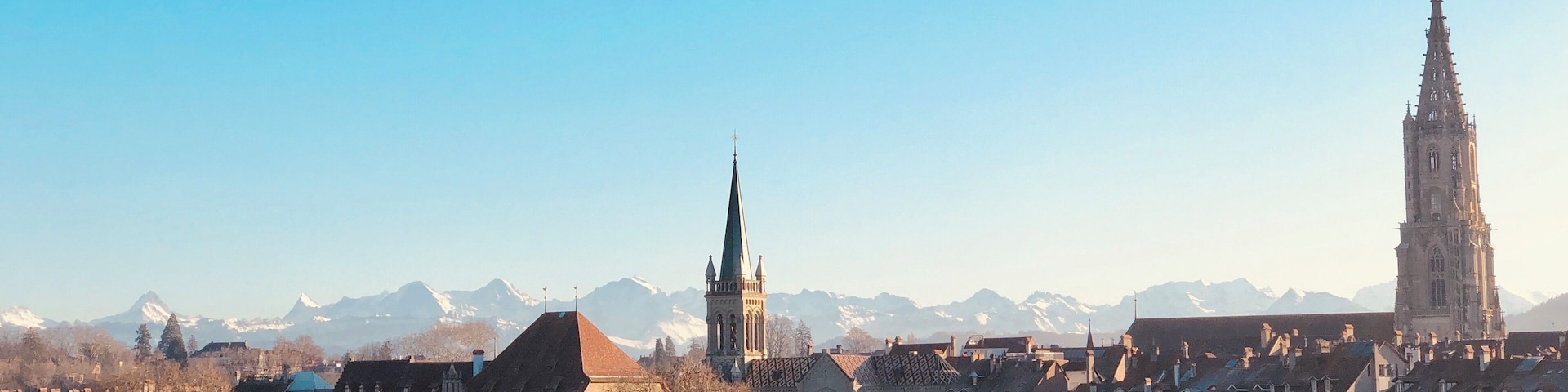 View from the Lorrainebrücke over the city into the Alps
#roadtrip
#architecture
#blue