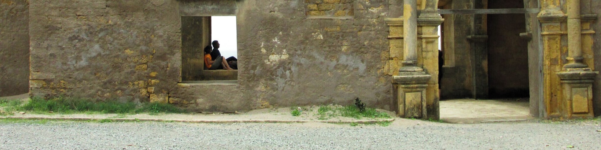 Diu fort has beautiful ruins which mainly display Protugese Architecture. Its lighthouse and facade present a great view of the Arabian Sea, where one could spend a day relaxing in the laid back vibe the town offers.
#InsideTravellersShoes