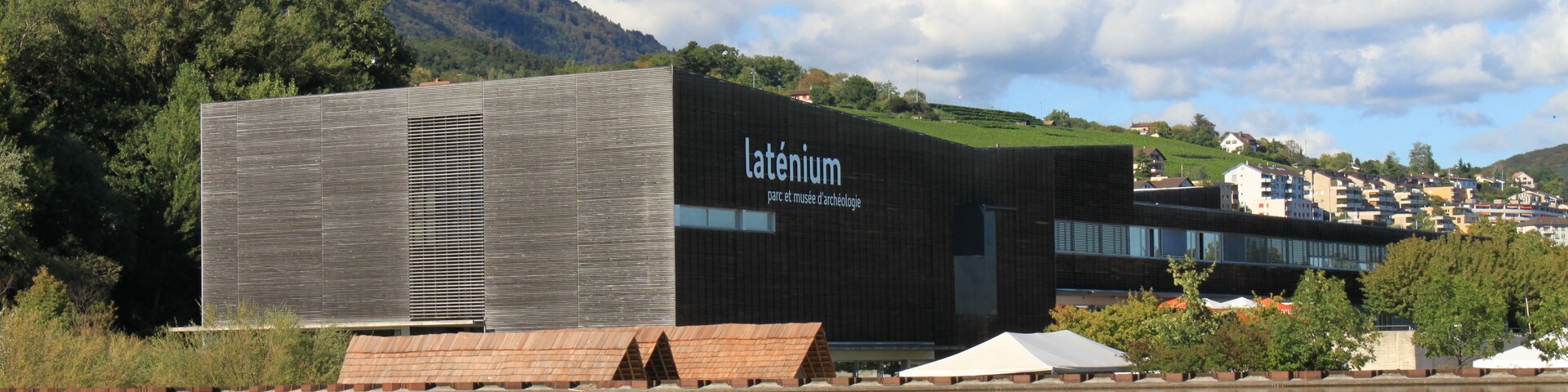 Bâtiment du musée cantonal d'archéologie (Laténium)