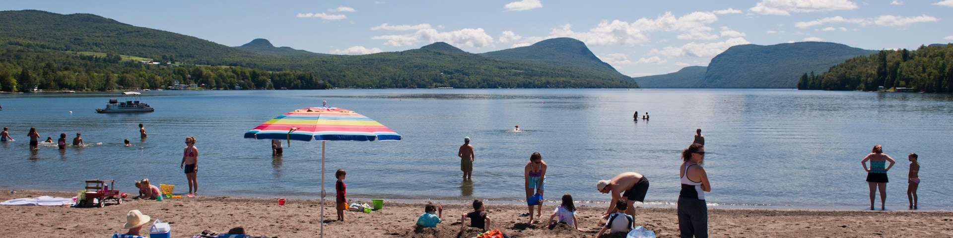 St. Johnsbury featuring a sandy beach as well as a large group of people