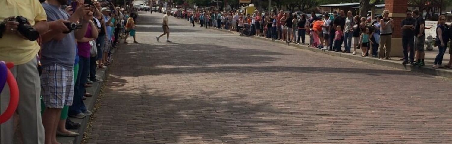 The FortWorth Stockyards are the historic books of the livestock industry in Texas. People here are waiting to see the Texas Longhorns!
#localgem