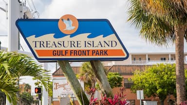 Placa para o Parque Treasure Island Gulf Front com ilustração de uma gaivota.