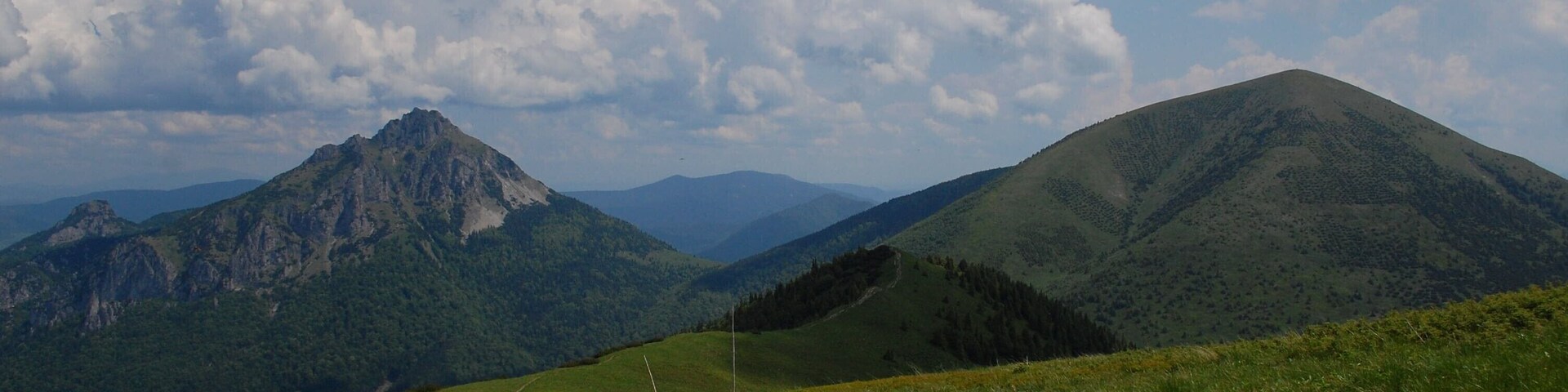 Hiking in Mala Fatra National Park. This is the view from PoludĆovĂœ grĂșĆ (1460 m) to VeÄŸkĂœ Rozsutec (1609 m) on left and Stoh (1608 m) on the right.
#hiking #nature #nationalpark #greatoutdoors