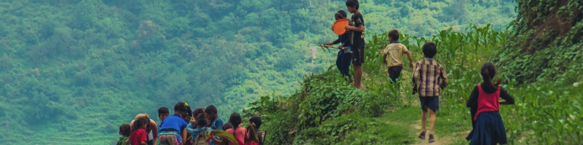 Walking into Muri as got to be one of the happiest moments of my life and I realized it just now.
We had been walking for 6 hours when we crossed Mudi Bridge and started climbing the last 200 meters to the village, without refilling our wattle bottles, the sun staring down our necks and a steepness that let us breathless not even half way through.
Amongst lines of 'namastés' and corn fields, we were welcomed by an army of little kids running toward us. Chocolates and photos—their main demands.
Prisoners of their laughs and excitement, we were left no option but to join their ranks and leave the nasty smell of tiredness behind.
Blisters and mild-dehydration forgotten, we sat still for a while and succumbed to Muri's charm, on that afternoon when a group of weirdos arrived to town and failed to entertain their audience with bad magic tricks and silly music.