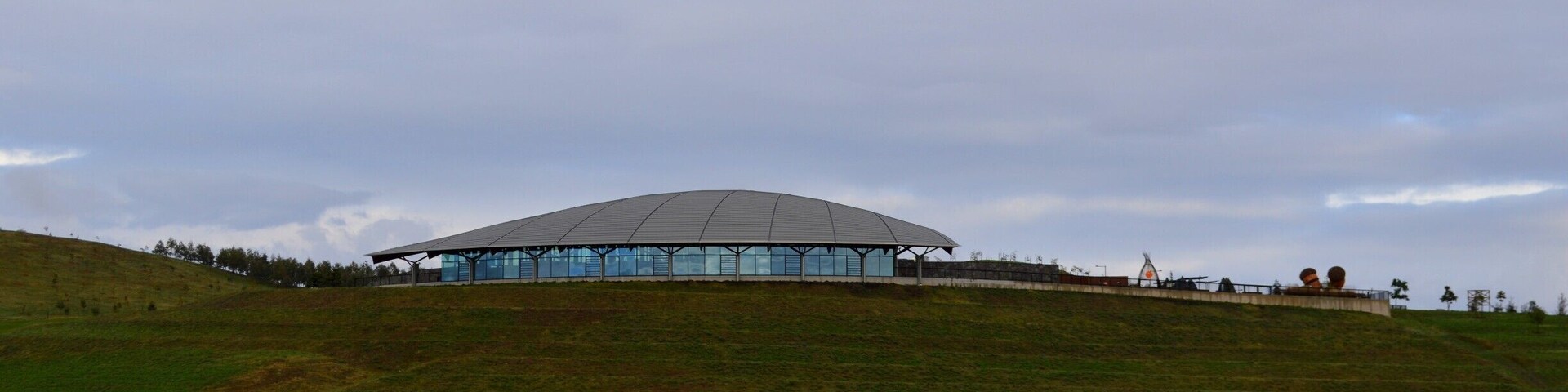 CHILDS PLAY AT THE NATIONAL ARBORETUM CANBERRA
With spectacular views across the hillside, it’s a lovely setting for the kids to burn off some excess energy and where you can sit and enjoy a cuppa.
The Arboretum is a place for learning about and growing trees. On the grounds there is the Pods playground and the National Bonsai and Penjing Garden. There is no entry fee; however, the car park has a pay station, $2.00 for an hour or $7.50 for the whole day (9am to 5pm).