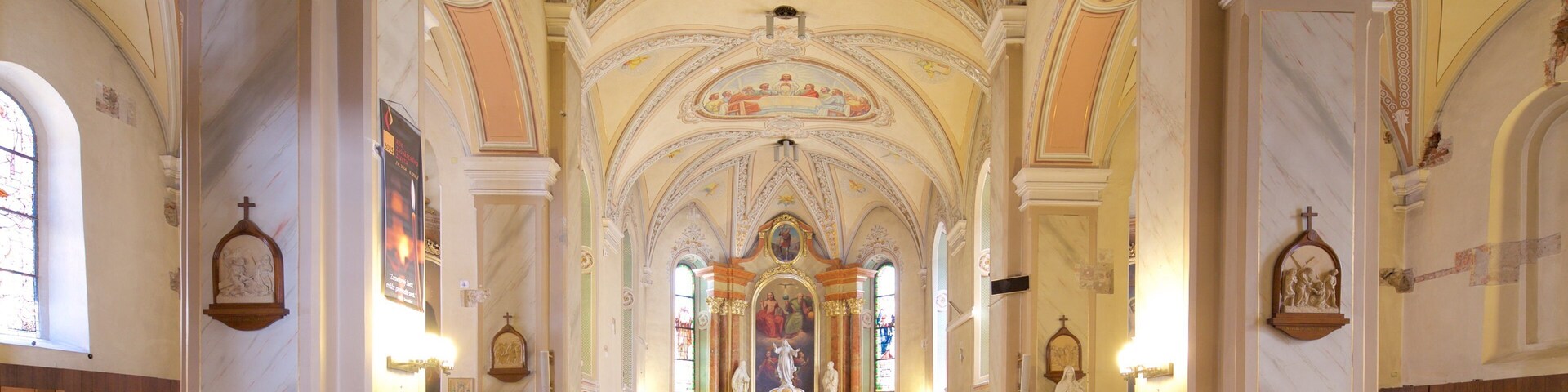 Zilina caracterizando vistas internas, uma igreja ou catedral e aspectos religiosos