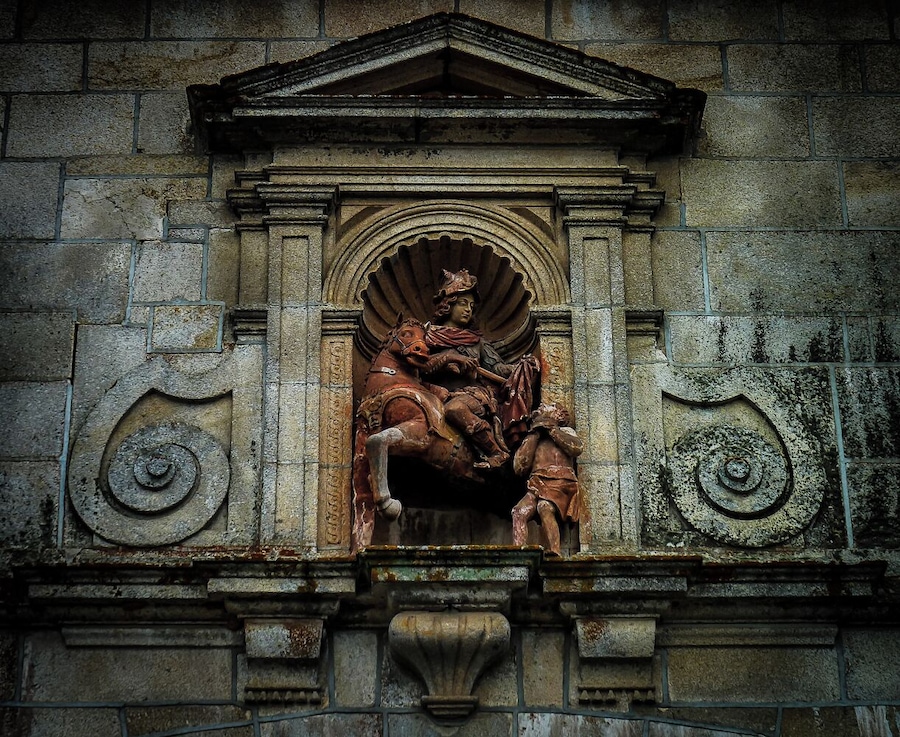 The Monastery of St. Martin of Tibães (Mosteiro de Tibães) is located in northern Portugal, at 6 kms northwest of Braga.
The 11th-century Romanesque Monastery was built in a piece of land donated by D. Henrique and Dª Teresa in 1110. In 1567, it became the Mother House of the Congregation of St. Benedict in Portugal and Brazil.